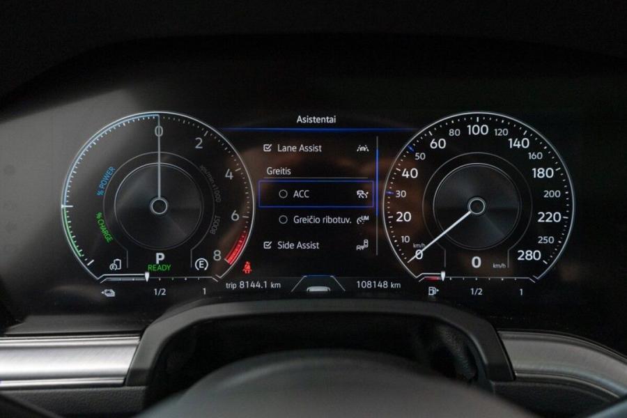 Black Volkswagen Touareg 2022 in Vilnius, with an engine capacity of 3.00 L and mileage of 108 thousand km for 43900 €, photo 17 on AUTOMOTO.COM.LV