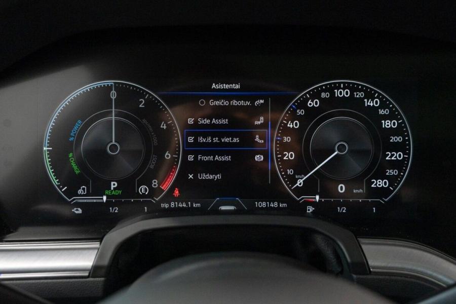 Black Volkswagen Touareg 2022 in Vilnius, with an engine capacity of 3.00 L and mileage of 108 thousand km for 43900 €, photo 18 on AUTOMOTO.COM.LV