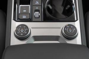 Black Volkswagen Touareg 2022 in Vilnius, with an engine capacity of 3.00 L and mileage of 108 thousand km for 43900 €, photo 27 on AUTOMOTO.COM.LV