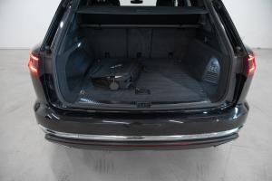 Black Volkswagen Touareg 2022 in Vilnius, with an engine capacity of 3.00 L and mileage of 108 thousand km for 43900 €, photo 31 on AUTOMOTO.COM.LV
