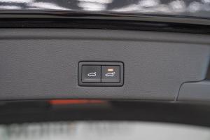Black Volkswagen Touareg 2022 in Vilnius, with an engine capacity of 3.00 L and mileage of 108 thousand km for 43900 €, photo 32 on AUTOMOTO.COM.LV