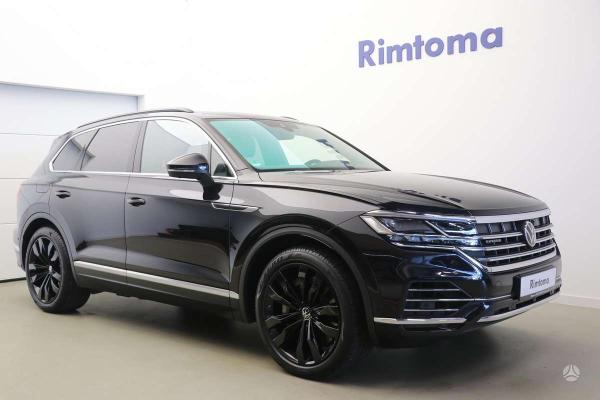 Black Volkswagen Touareg 2022 in Vilnius, with an engine capacity of 2.97 L and mileage of 114 thousand km for 41790 €, photo 1 on AUTOMOTO.COM.LV