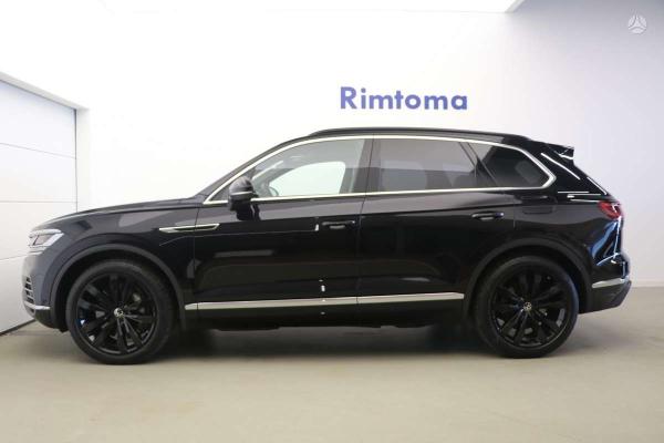 Black Volkswagen Touareg 2022 in Vilnius, with an engine capacity of 2.97 L and mileage of 114 thousand km for 41790 €, photo 5 on AUTOMOTO.COM.LV