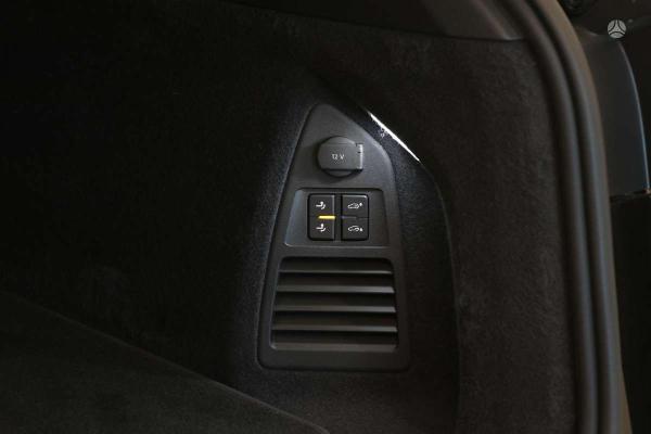 Black Volkswagen Touareg 2022 in Vilnius, with an engine capacity of 2.97 L and mileage of 114 thousand km for 41790 €, photo 10 on AUTOMOTO.COM.LV