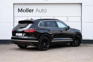 Melns Volkswagen Touareg 2022 Rīga, ar dzinēja tilpumu 3.00 L un nobraukumu 106 tūkst. km par 43950 €, foto 4 vietnē AUTOMOTO.COM.LV