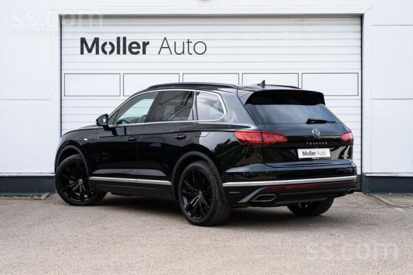 Black Volkswagen Touareg 2022 in Riga, with an engine capacity of 3.00 L and mileage of 106 thousand km for 43950 €, photo 4 on AUTOMOTO.COM.LV