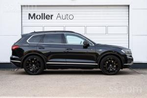 Melns Volkswagen Touareg 2022 Rīga, ar dzinēja tilpumu 3.00 L un nobraukumu 106 tūkst. km par 43950 €, foto 6 vietnē AUTOMOTO.COM.LV