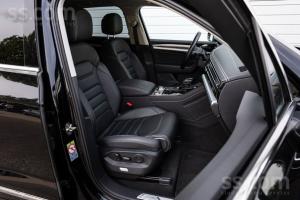 Melns Volkswagen Touareg 2022 Rīga, ar dzinēja tilpumu 3.00 L un nobraukumu 106 tūkst. km par 43950 €, foto 8 vietnē AUTOMOTO.COM.LV