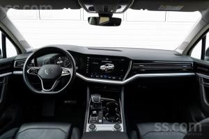 Melns Volkswagen Touareg 2022 Rīga, ar dzinēja tilpumu 3.00 L un nobraukumu 106 tūkst. km par 43950 €, foto 10 vietnē AUTOMOTO.COM.LV
