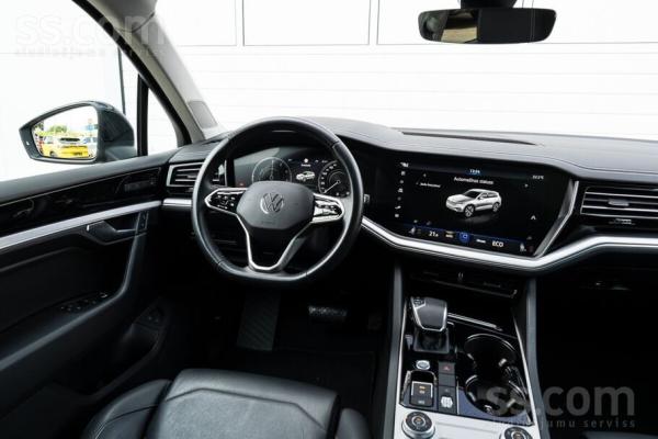 Black Volkswagen Touareg 2022 in Riga, with an engine capacity of 3.00 L and mileage of 106 thousand km for 43950 €, photo 10 on AUTOMOTO.COM.LV