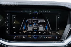 Melns Volkswagen Touareg 2022 Rīga, ar dzinēja tilpumu 3.00 L un nobraukumu 106 tūkst. km par 43950 €, foto 15 vietnē AUTOMOTO.COM.LV