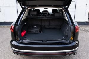 Melns Volkswagen Touareg 2022 Rīga, ar dzinēja tilpumu 3.00 L un nobraukumu 106 tūkst. km par 43950 €, foto 20 vietnē AUTOMOTO.COM.LV