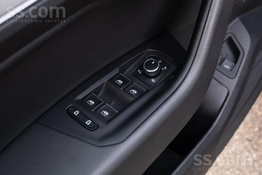 Melns Volkswagen Touareg 2022 Rīga, ar dzinēja tilpumu 3.00 L un nobraukumu 106 tūkst. km par 43950 €, foto 25 vietnē AUTOMOTO.COM.LV