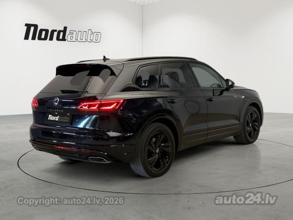 Melns Volkswagen Touareg 2022 Tallina, ar dzinēja tilpumu 3.00 L un nobraukumu 118 tūkst. km par 47900 €, foto 3 vietnē AUTOMOTO.COM.LV