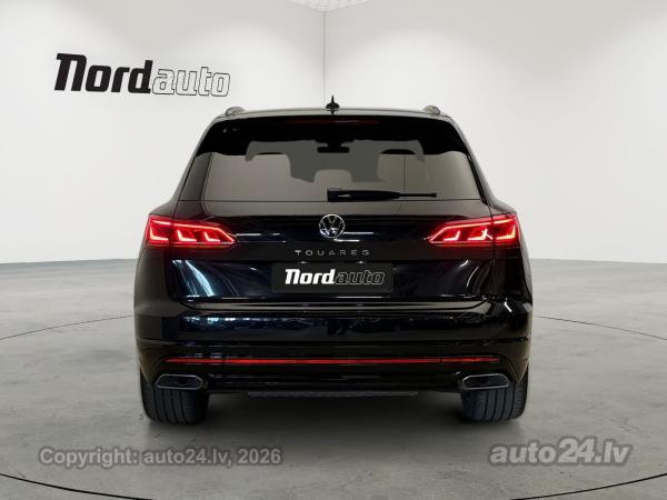 Melns Volkswagen Touareg 2022 Tallina, ar dzinēja tilpumu 3.00 L un nobraukumu 118 tūkst. km par 47900 €, foto 5 vietnē AUTOMOTO.COM.LV