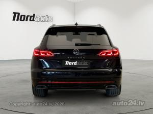 Black Volkswagen Touareg 2022 in Tallinn, with an engine capacity of 3.00 L and mileage of 118 thousand km for 47900 €, photo 5 on AUTOMOTO.COM.LV