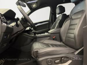 Black Volkswagen Touareg 2022 in Tallinn, with an engine capacity of 3.00 L and mileage of 118 thousand km for 47900 €, photo 6 on AUTOMOTO.COM.LV