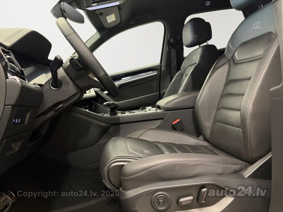 Black Volkswagen Touareg 2022 in Tallinn, with an engine capacity of 3.00 L and mileage of 118 thousand km for 47900 €, photo 6 on AUTOMOTO.COM.LV