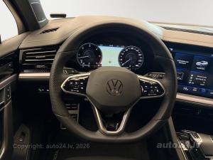 Black Volkswagen Touareg 2022 in Tallinn, with an engine capacity of 3.00 L and mileage of 118 thousand km for 47900 €, photo 9 on AUTOMOTO.COM.LV