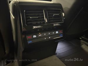 Black Volkswagen Touareg 2022 in Tallinn, with an engine capacity of 3.00 L and mileage of 118 thousand km for 47900 €, photo 13 on AUTOMOTO.COM.LV
