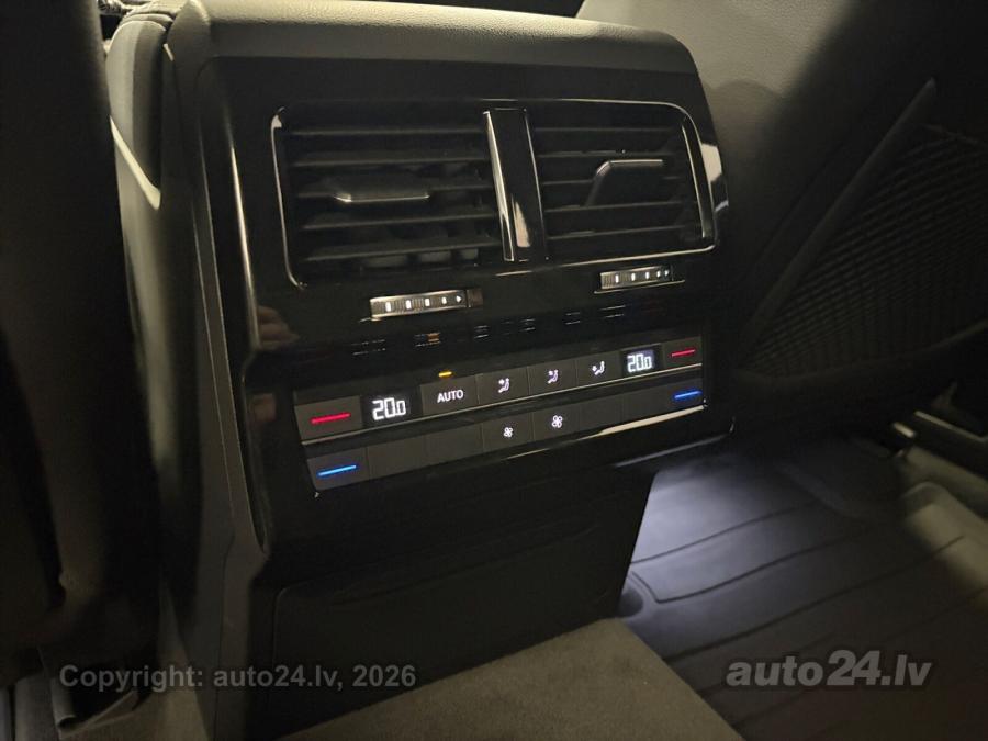 Black Volkswagen Touareg 2022 in Tallinn, with an engine capacity of 3.00 L and mileage of 118 thousand km for 47900 €, photo 13 on AUTOMOTO.COM.LV