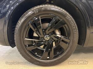 Black Volkswagen Touareg 2022 in Tallinn, with an engine capacity of 3.00 L and mileage of 118 thousand km for 47900 €, photo 14 on AUTOMOTO.COM.LV