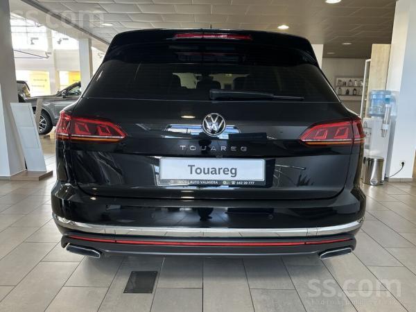 Melns Volkswagen Touareg 2023 Valmiera, ar dzinēja tilpumu 3.00 L un nobraukumu 42 tūkst. km par 47900 €, foto 5 vietnē AUTOMOTO.COM.LV