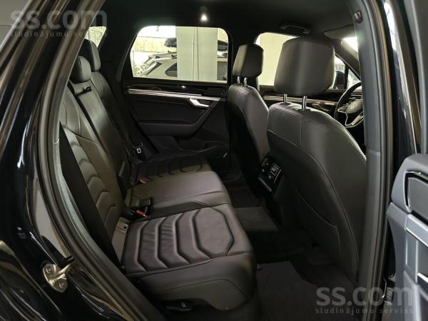 Melns Volkswagen Touareg 2023 Valmiera, ar dzinēja tilpumu 3.00 L un nobraukumu 42 tūkst. km par 47900 €, foto 9 vietnē AUTOMOTO.COM.LV