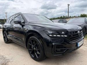 Black Volkswagen Touareg 2023 in Vilnius, with an engine capacity of 3.00 L and mileage of 182 thousand km for 38200 €, photo 3 on AUTOMOTO.COM.LV
