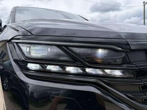 Black Volkswagen Touareg 2023 in Vilnius, with an engine capacity of 3.00 L and mileage of 182 thousand km for 38200 €, photo 4 on AUTOMOTO.COM.LV