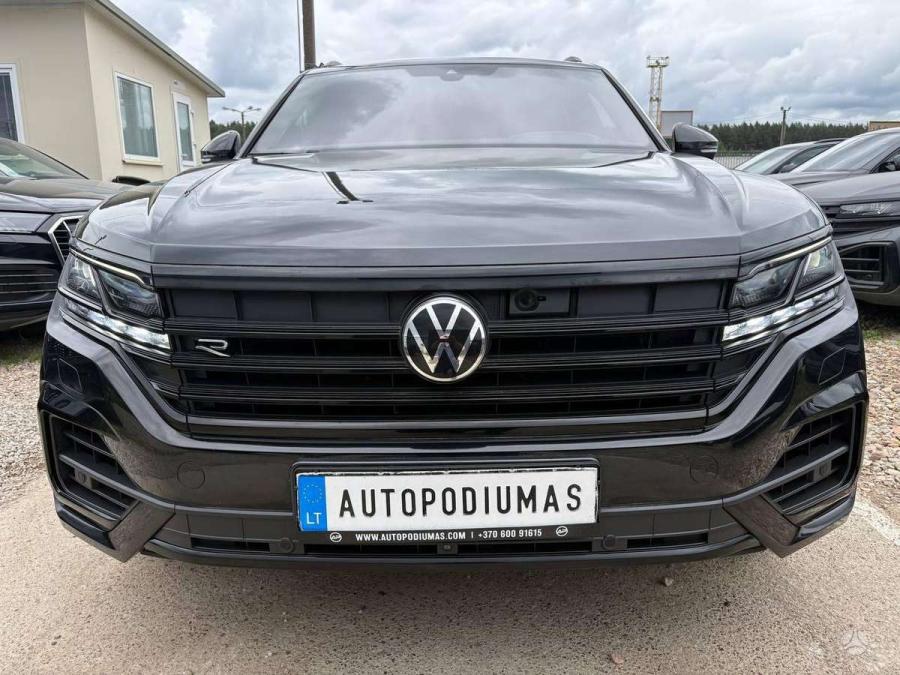 Black Volkswagen Touareg 2023 in Vilnius, with an engine capacity of 3.00 L and mileage of 182 thousand km for 38200 €, photo 5 on AUTOMOTO.COM.LV