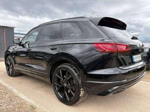 Black Volkswagen Touareg 2023 in Vilnius, with an engine capacity of 3.00 L and mileage of 182 thousand km for 38200 €, photo 11 on AUTOMOTO.COM.LV