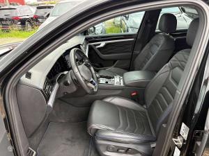 Black Volkswagen Touareg 2023 in Vilnius, with an engine capacity of 3.00 L and mileage of 182 thousand km for 38200 €, photo 17 on AUTOMOTO.COM.LV