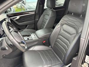 Black Volkswagen Touareg 2023 in Vilnius, with an engine capacity of 3.00 L and mileage of 182 thousand km for 38200 €, photo 18 on AUTOMOTO.COM.LV