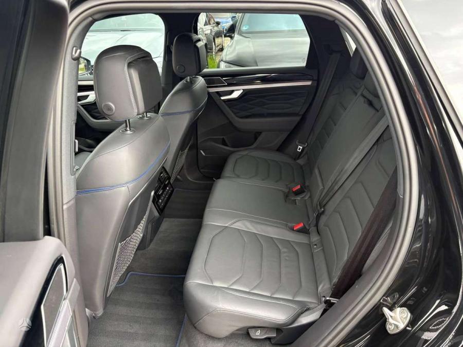 Black Volkswagen Touareg 2023 in Vilnius, with an engine capacity of 3.00 L and mileage of 182 thousand km for 38200 €, photo 24 on AUTOMOTO.COM.LV