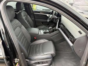 Black Volkswagen Touareg 2023 in Vilnius, with an engine capacity of 3.00 L and mileage of 182 thousand km for 38200 €, photo 25 on AUTOMOTO.COM.LV