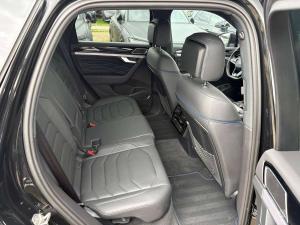 Black Volkswagen Touareg 2023 in Vilnius, with an engine capacity of 3.00 L and mileage of 182 thousand km for 38200 €, photo 26 on AUTOMOTO.COM.LV