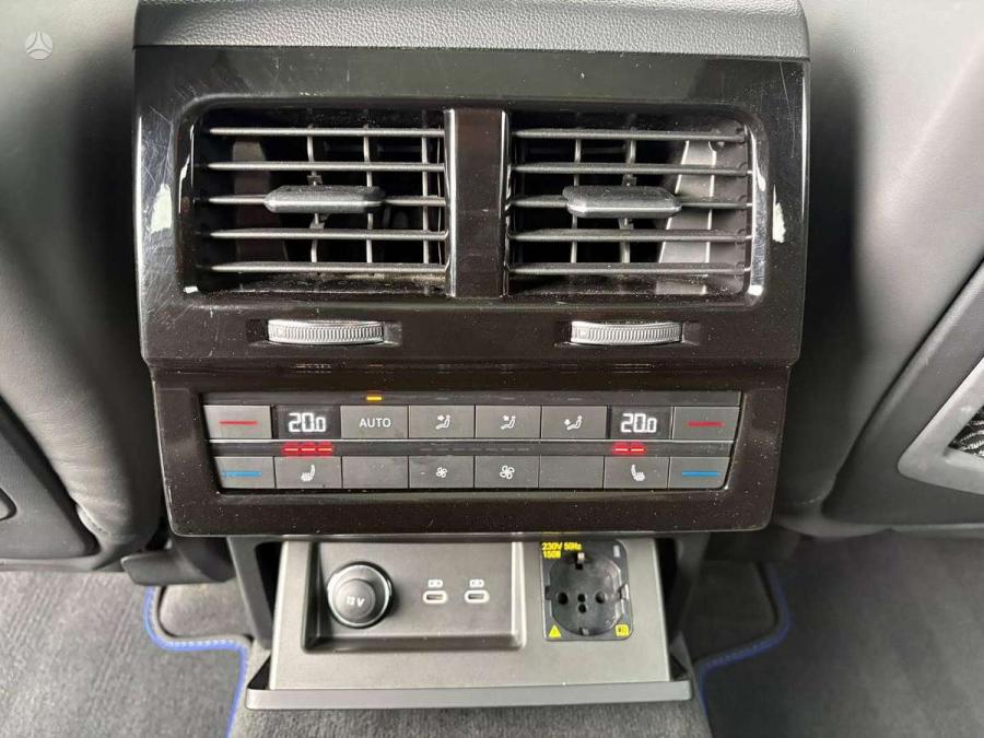 Black Volkswagen Touareg 2023 in Vilnius, with an engine capacity of 3.00 L and mileage of 182 thousand km for 38200 €, photo 27 on AUTOMOTO.COM.LV