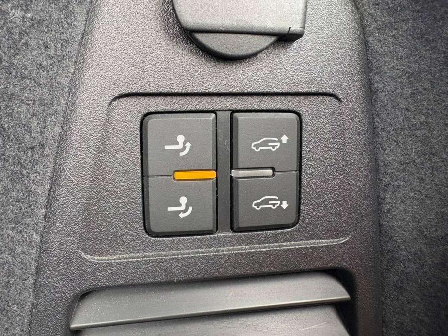 Black Volkswagen Touareg 2023 in Vilnius, with an engine capacity of 3.00 L and mileage of 182 thousand km for 38200 €, photo 46 on AUTOMOTO.COM.LV