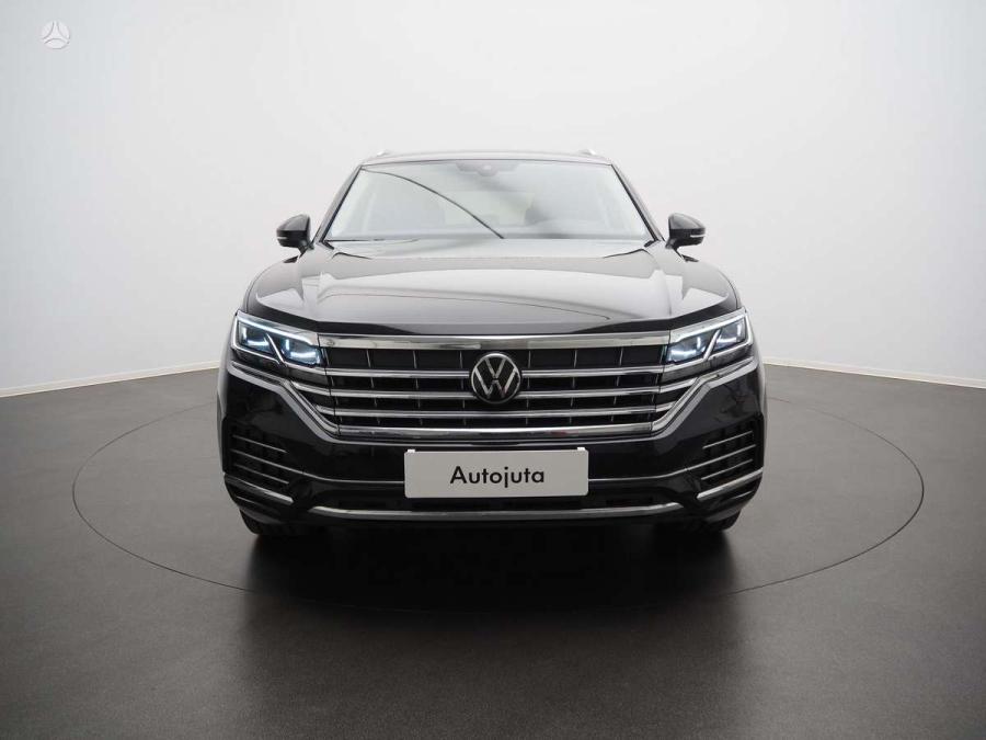 Melns Volkswagen Touareg 2023 Viļņa, ar dzinēja tilpumu 2.97 L un nobraukumu 137 tūkst. km par 39500 €, foto 3 vietnē AUTOMOTO.COM.LV