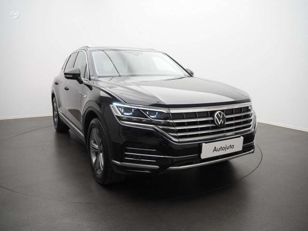 Black Volkswagen Touareg 2023 in Vilnius, with an engine capacity of 2.97 L and mileage of 137 thousand km for 39500 €, photo 3 on AUTOMOTO.COM.LV
