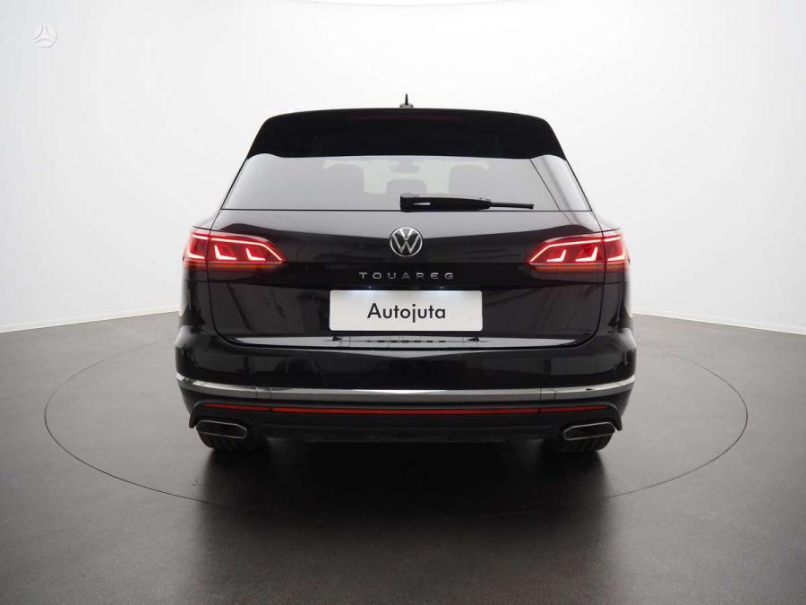 Melns Volkswagen Touareg 2023 Viļņa, ar dzinēja tilpumu 2.97 L un nobraukumu 137 tūkst. km par 39500 €, foto 6 vietnē AUTOMOTO.COM.LV