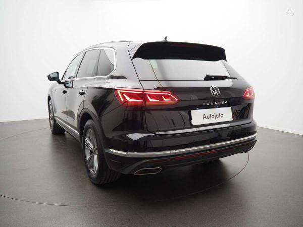 Black Volkswagen Touareg 2023 in Vilnius, with an engine capacity of 2.97 L and mileage of 137 thousand km for 39500 €, photo 6 on AUTOMOTO.COM.LV