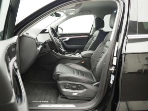 Melns Volkswagen Touareg 2023 Viļņa, ar dzinēja tilpumu 2.97 L un nobraukumu 137 tūkst. km par 39500 €, foto 9 vietnē AUTOMOTO.COM.LV