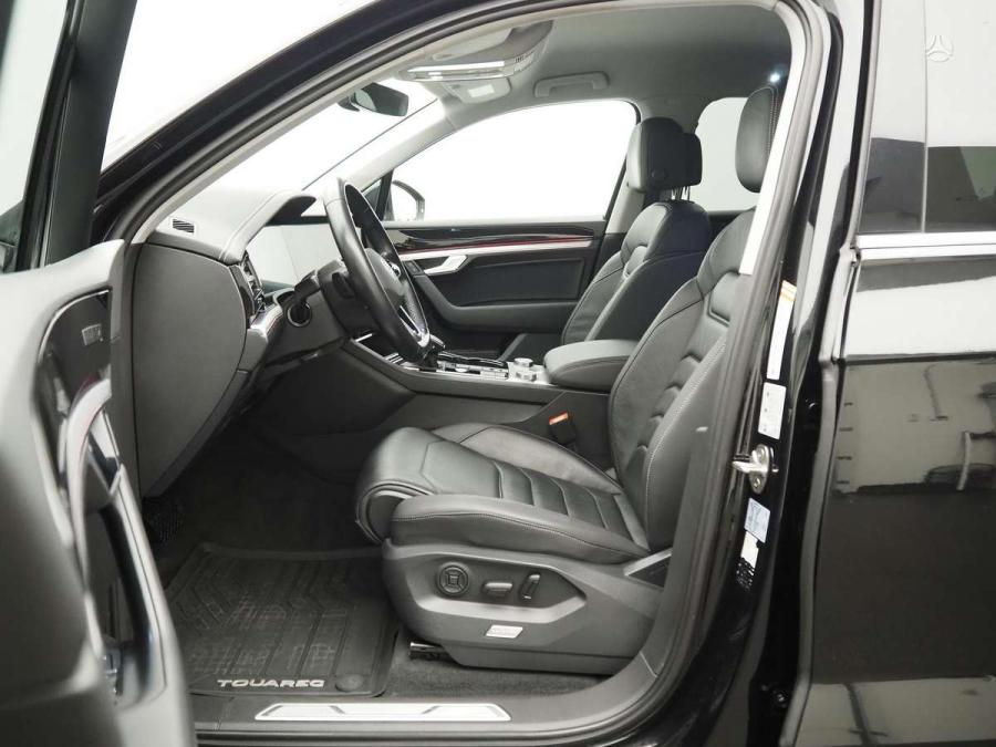 Melns Volkswagen Touareg 2023 Viļņa, ar dzinēja tilpumu 2.97 L un nobraukumu 137 tūkst. km par 39500 €, foto 9 vietnē AUTOMOTO.COM.LV