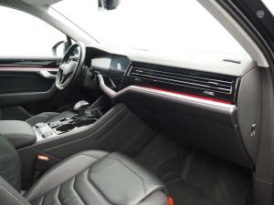Melns Volkswagen Touareg 2023 Viļņa, ar dzinēja tilpumu 2.97 L un nobraukumu 137 tūkst. km par 39500 €, foto 15 vietnē AUTOMOTO.COM.LV