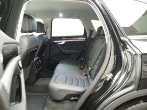 Melns Volkswagen Touareg 2023 Viļņa, ar dzinēja tilpumu 2.97 L un nobraukumu 137 tūkst. km par 39500 €, foto 17 vietnē AUTOMOTO.COM.LV
