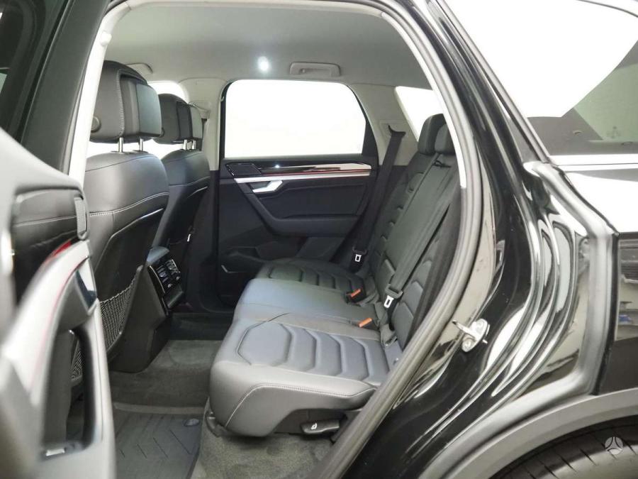 Melns Volkswagen Touareg 2023 Viļņa, ar dzinēja tilpumu 2.97 L un nobraukumu 137 tūkst. km par 39500 €, foto 17 vietnē AUTOMOTO.COM.LV