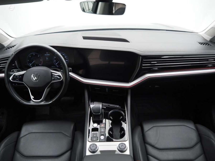 Melns Volkswagen Touareg 2023 Viļņa, ar dzinēja tilpumu 2.97 L un nobraukumu 137 tūkst. km par 39500 €, foto 19 vietnē AUTOMOTO.COM.LV
