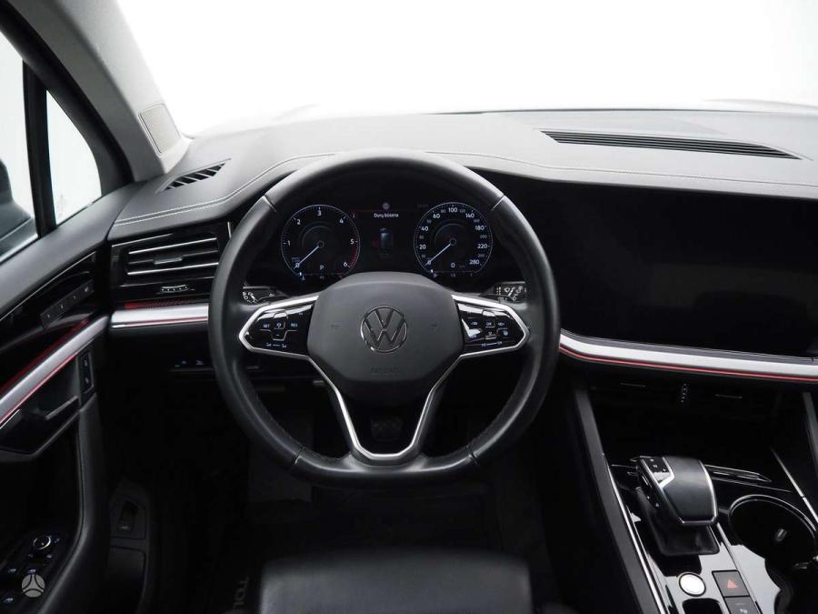Melns Volkswagen Touareg 2023 Viļņa, ar dzinēja tilpumu 2.97 L un nobraukumu 137 tūkst. km par 39500 €, foto 21 vietnē AUTOMOTO.COM.LV